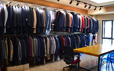 Spring Coat - Woman garment-washed cotton jacket with rivets